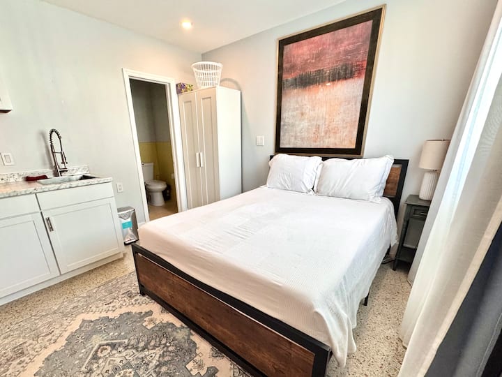 Getaway Cozy Studio #3 W/ Heated Pool - Pompano Beach, FL