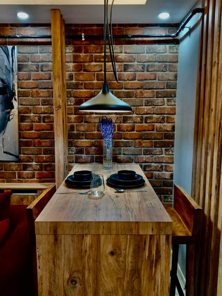 Cosy And Centrally Located - Van