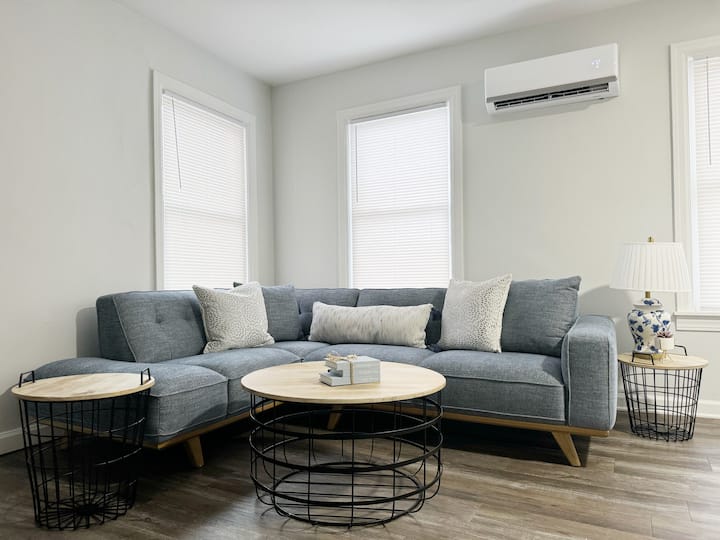 Riverside A6 | Queen 1bd/1ba Apt Near River - Evansville, IN