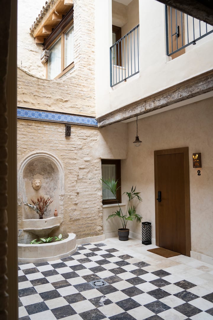 Suite De Diseño En Edificio Histórico Con Piscina - Seville, Spain