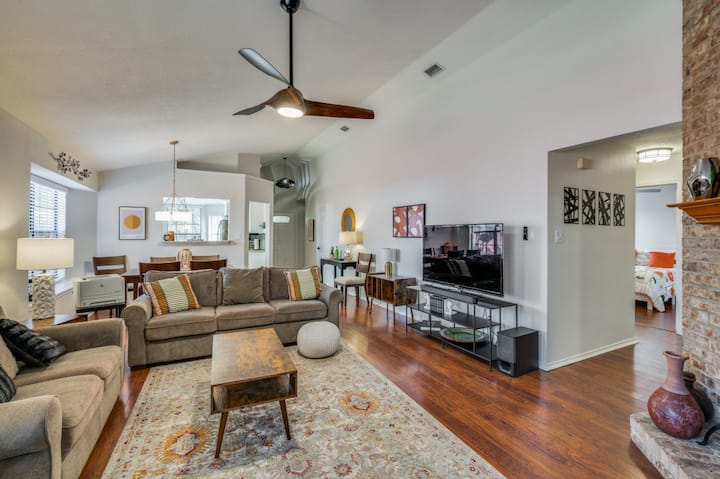 Rare Opportunity Beautifull 3/2/2 - Arlington