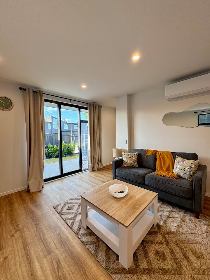 Luxury 2bed2bath Standalone Home With Parking - Christchurch