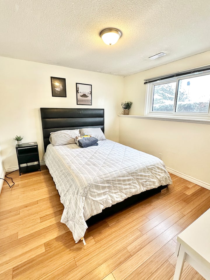 Cozy & Bright 1br Private Floor At Minnow Lake - Greater Sudbury