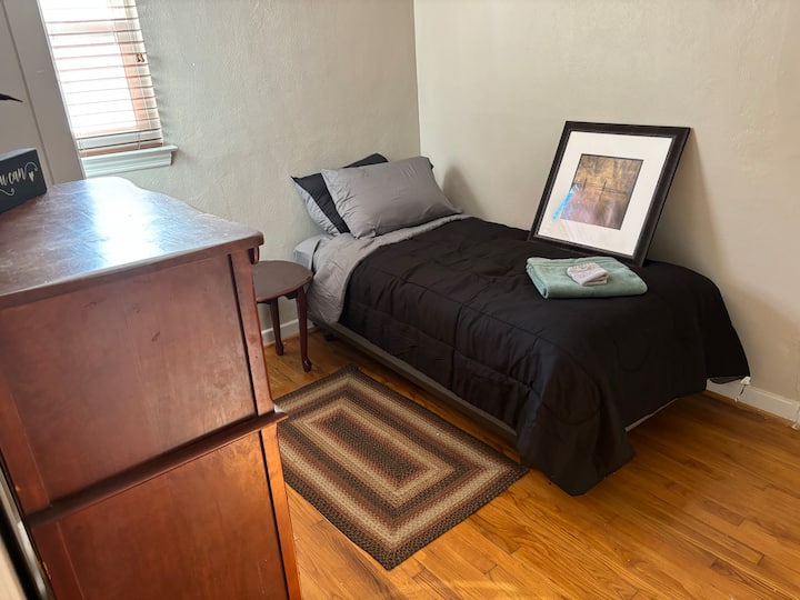Quiet Norfolk Cottage #5 - Norfolk, VA