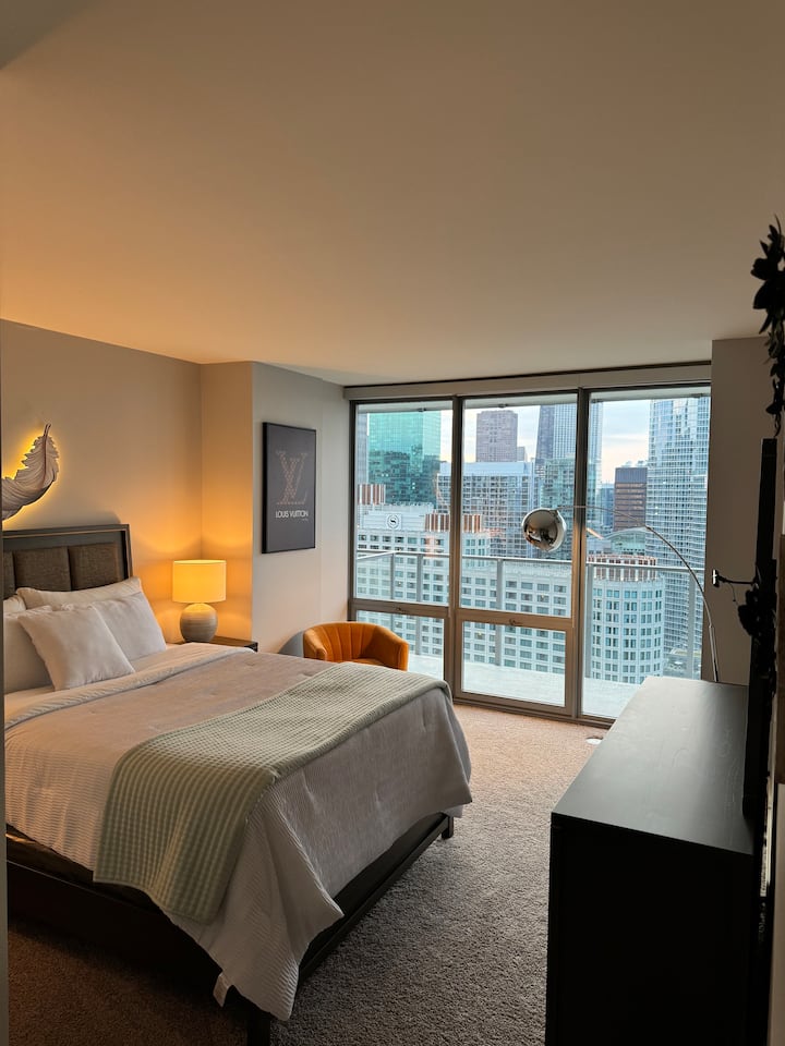 Best View And Luxury Style, Located In Downtown - Worth, IL