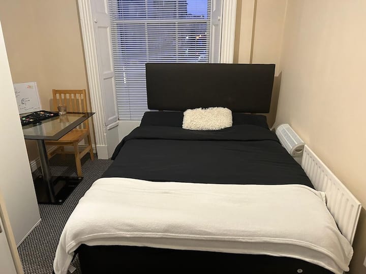 Mates Y Charlas - Dublin