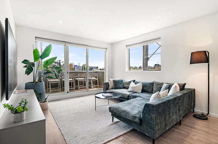 Prime Chapel St Location With Undercover Parking. - St Kilda