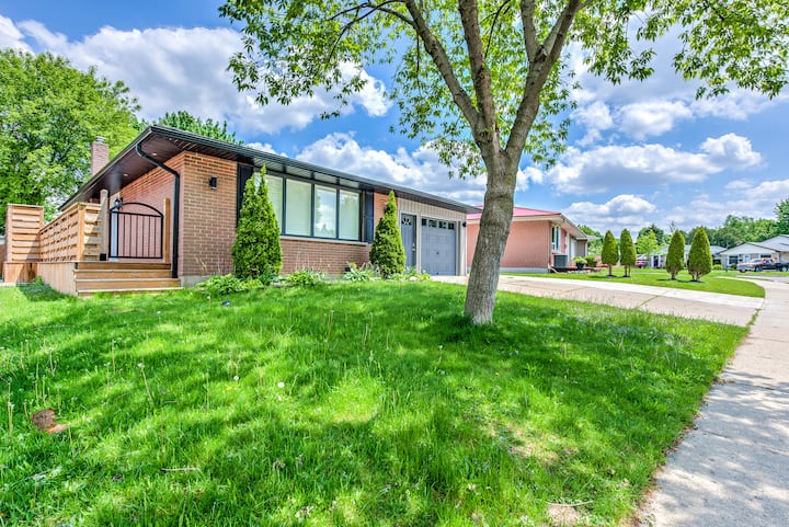 Large 5br Bungalow|ping Pong|sleeps 10|near 401/dt - London, Ontario