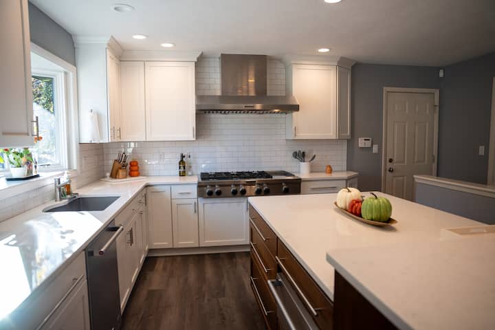 Las Lomas Luxury Home - Rockford, IL