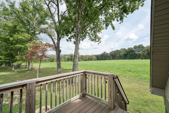 Backwoods Bungalow - Crossville, TN