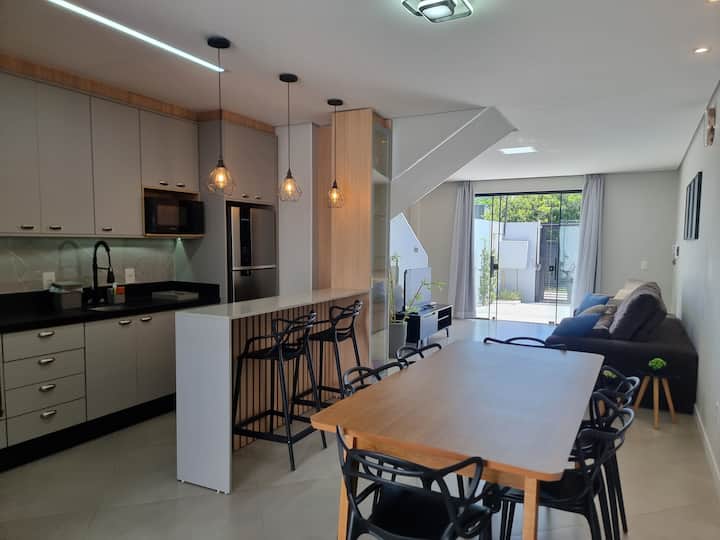 Casa Duplex A 1km Do Beto Carrero E 200m Da Praia - Penha