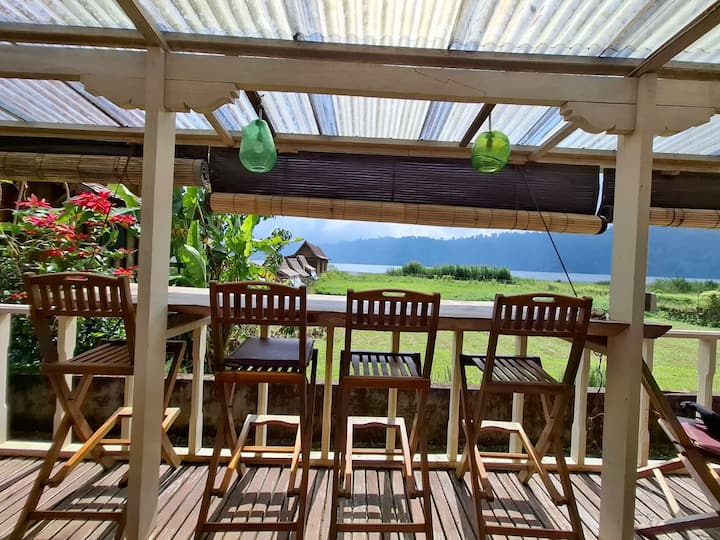 Tranquillity Lake House Retreat - Munduk
