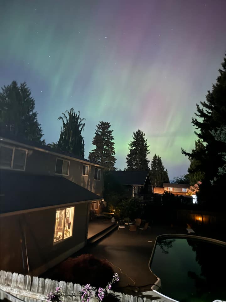Modern 4br Retreat: Hot Tub, 85 Tv, Ac, Gazebo - Woodinville, WA