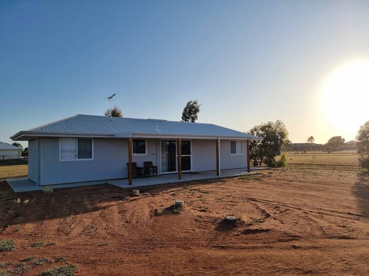 Deepdale Retreat - Brand New 2 Bedroom Granny Flat - Geraldton
