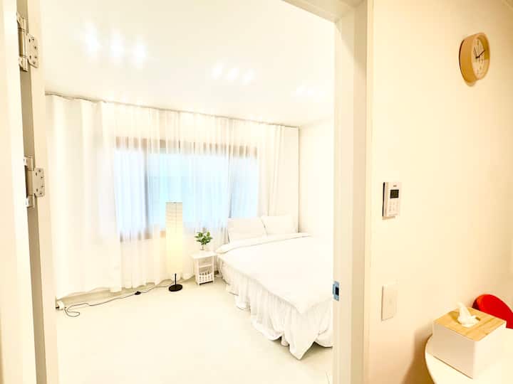 New~! 퀸 침대 2개, 방2개, 아늑한집, 다대포항역 지하철역과 도보 4분,다대포여행 - Busan