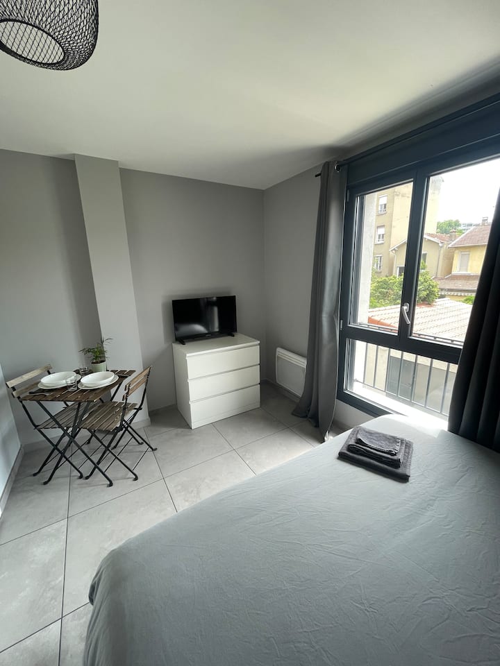 Studio Cosy Au Pied Du Metro - Vaulx-en-Velin