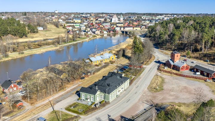 Moderni Asunto Vanhalta Asemalta Autopaikalla - Porvoo