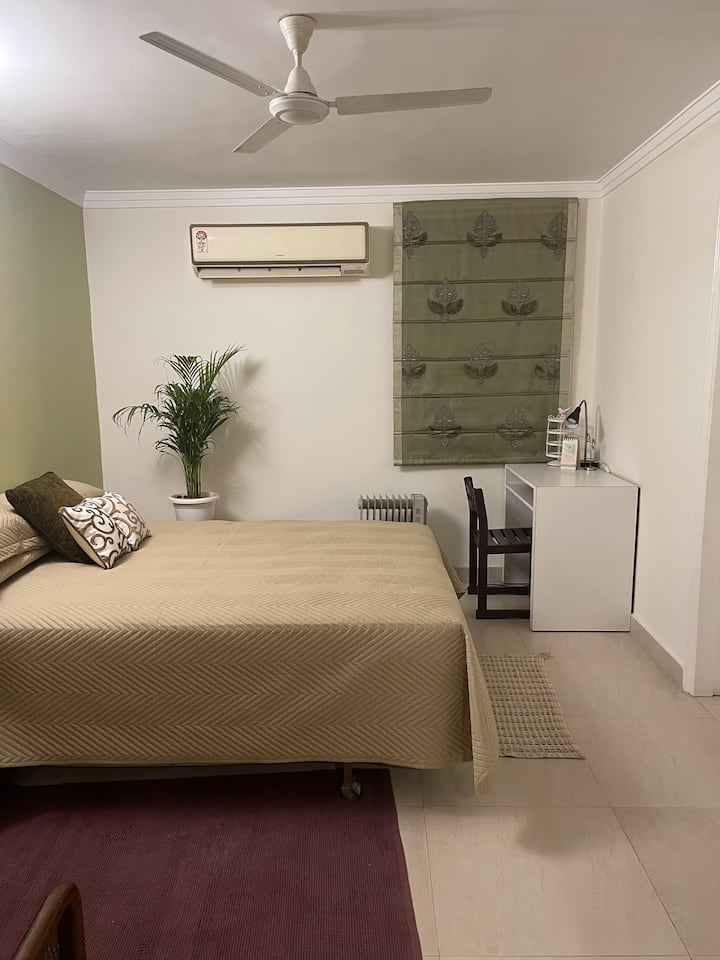 Safe Bright Comfy Well Located - 뉴델리