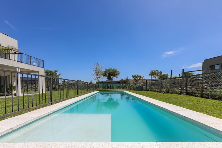 ¡Espectacular Casa En Pilar! - Villa Rosa