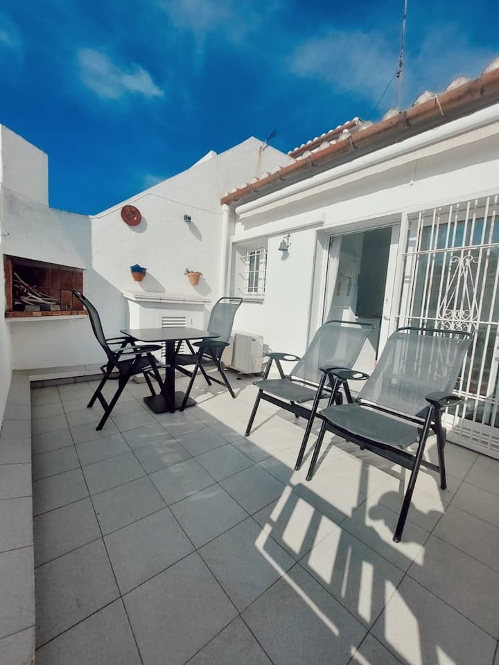 Bel Appartement Avec Terrasse à 150 M. De La Mer - La Escala