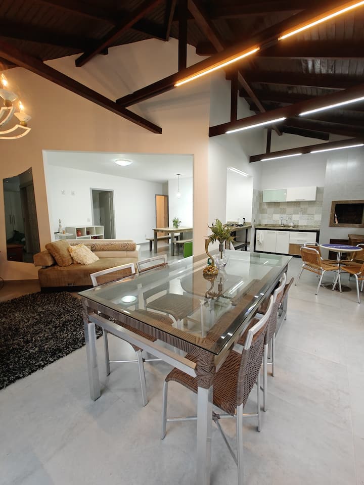 Chácara Don Max Casa 02
Próx. Ao Shopping Garthen - Joinville