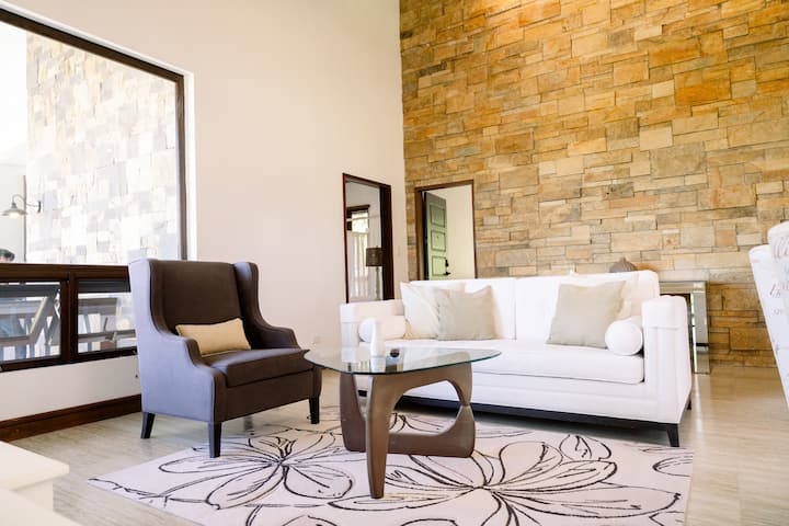 Vacation House At The Peak Of Exclusivity - Lucban