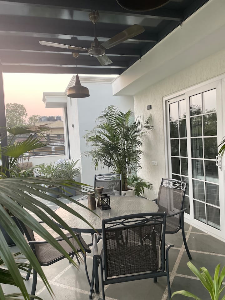 Beautiful Flat Safe Clean Bright Great Location - New Delhi