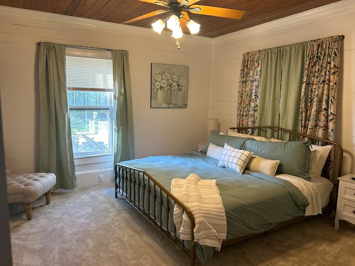 Charming County Cottage - Raven Rock State Park, Lillington