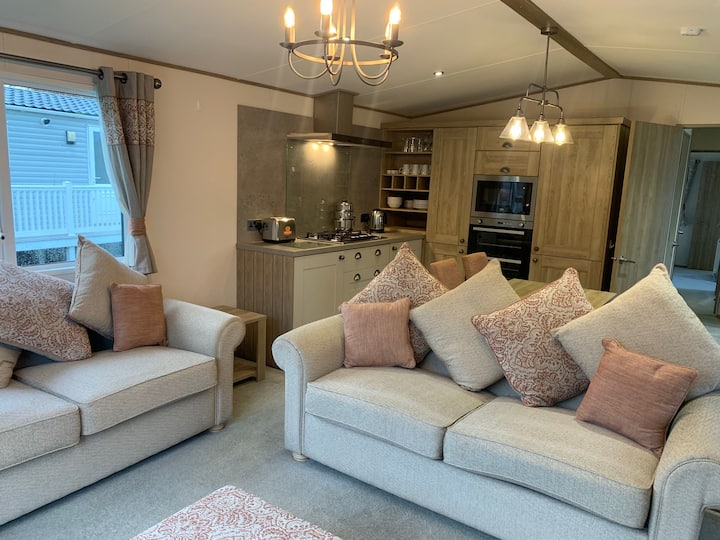 Luxury 3 Bedroom Static Home - Tenby