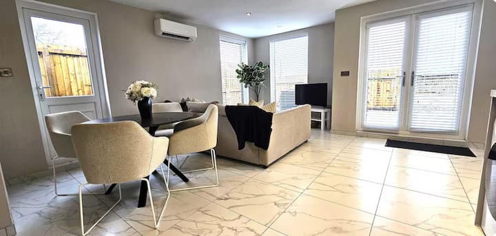 Luxury Cabins With Hot Tub - Ormskirk