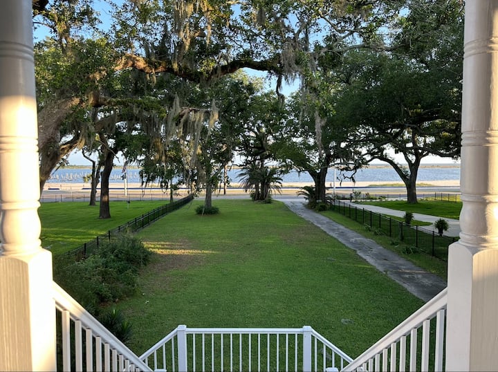 Biloxi’s Beach House With Veiw Of Biloxi Beach - Biloxi