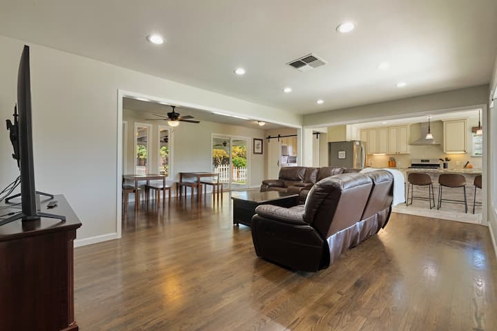 Open Spacious Poolside Paradise In Modesto - Modesto, CA