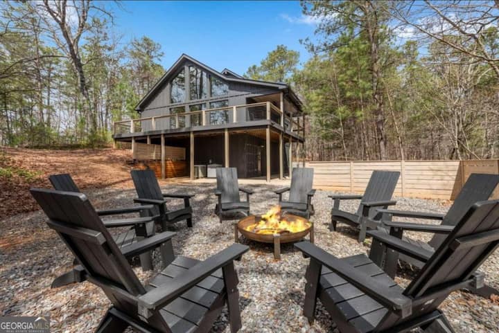 New! Modern Cozy Family Cabin - Ellijay, GA