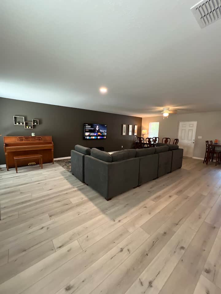 4/2 New Spacious Pool Home - Winter Haven, FL