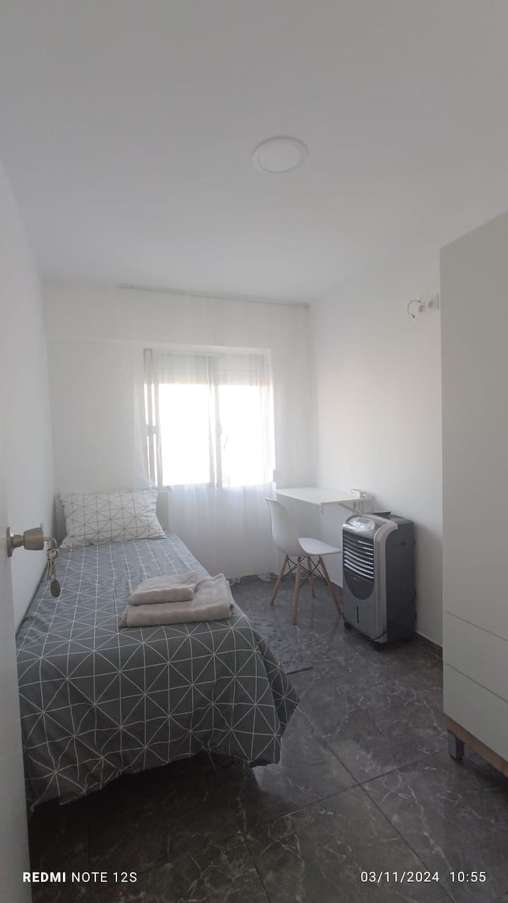 Moderna Luminosa Habitación - Alicante