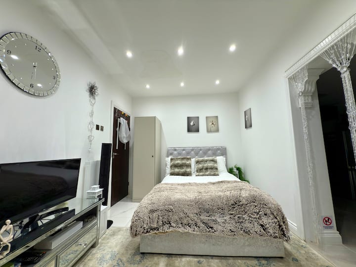 Modern One-bedroom Near Heathrow - Hounslow
