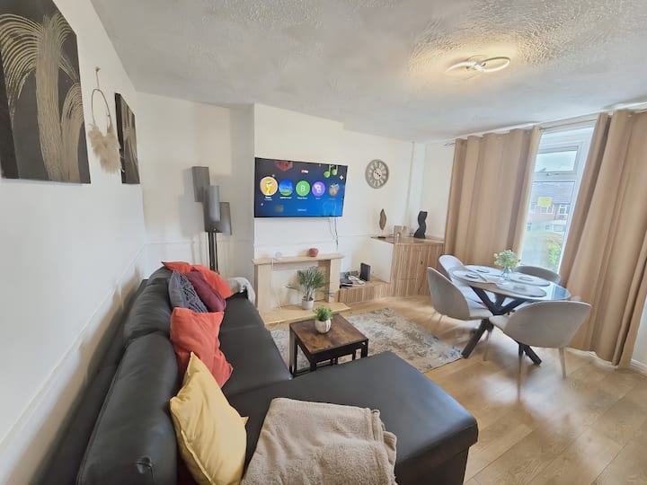 2ndhomestays I Erdington | Sleeps 5-6 I Parking - The Royal Town of Sutton Coldfield