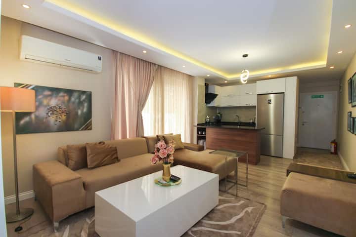 Metropolitan Art Suites | No.2 - Urban Comfort - Lara Beach