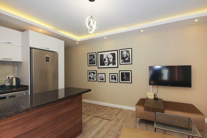 Metropolitan Art Suites | Urban Comfort - Adalia