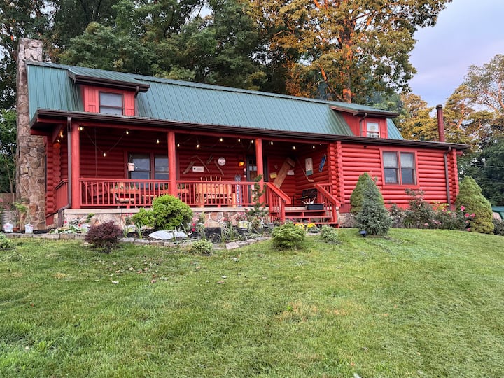 Log Home Peaceful Artistic Country Retreat Glamour - Johnson City, TN