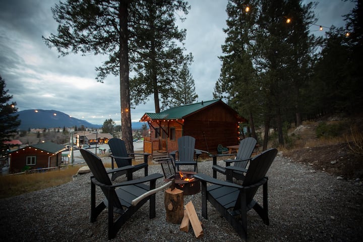 Open-concept Log Cabin | 2 Queen Beds| Sleeps 4 - Radium Hot Springs