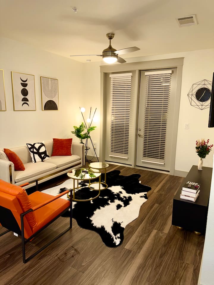 Upscale Retreat With 2 Resort-inspired Pools - Carrollton, TX