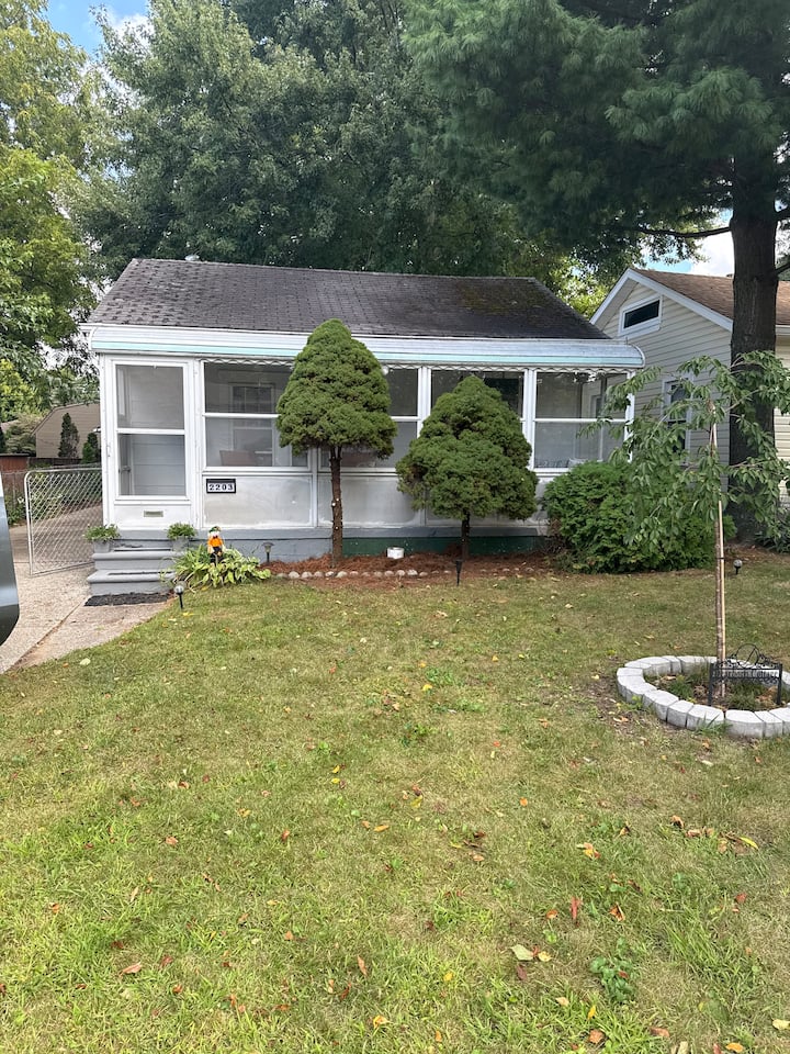 Super Cute Cottage In Dearborn - Dearborn, MI