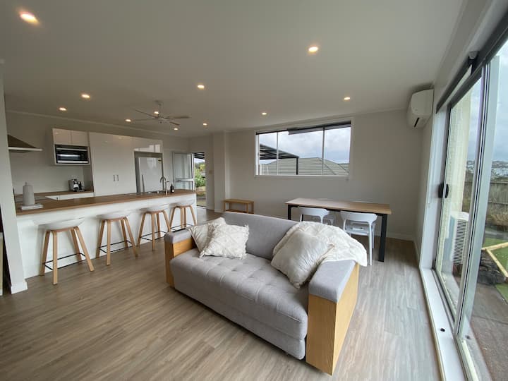 Little Easy Escape Red Beach - Waiwera