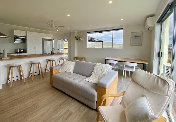 Little Easy Escape Red Beach - Waiwera