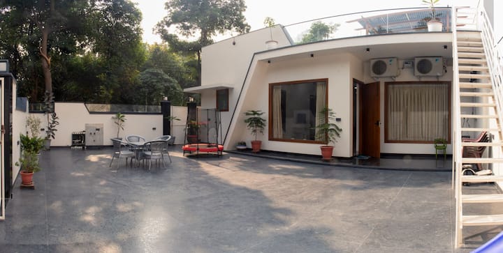 Miyu - 3 Bhk Villa With Roof And Open Courtyard - Noida