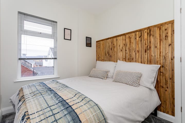 Recently Renovated Close To Ormeau And City Centre - Belfast