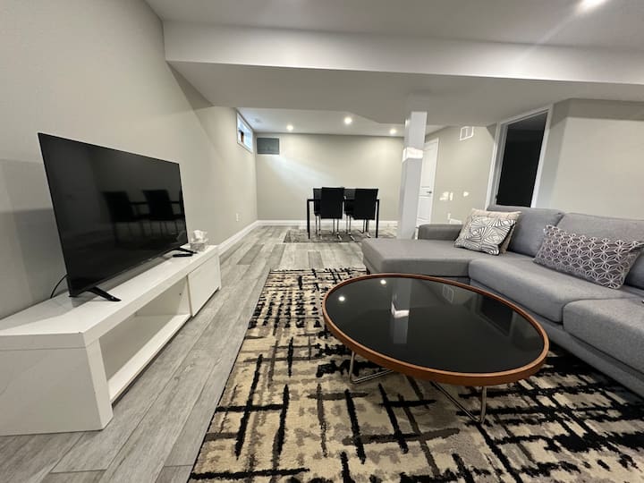 Lux Group Getaway Near The Falls - Niagara Falls