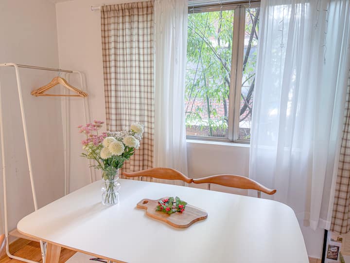 [J House]신림역8분/투룸/최대6명/강남홍대잠실/2호선숙소/뷰맛집/당곡역8분/별빛거리 - Seoul