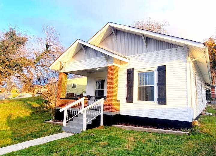 Charming Bungalow On A Budget - Dog Friendly - Bristol, TN